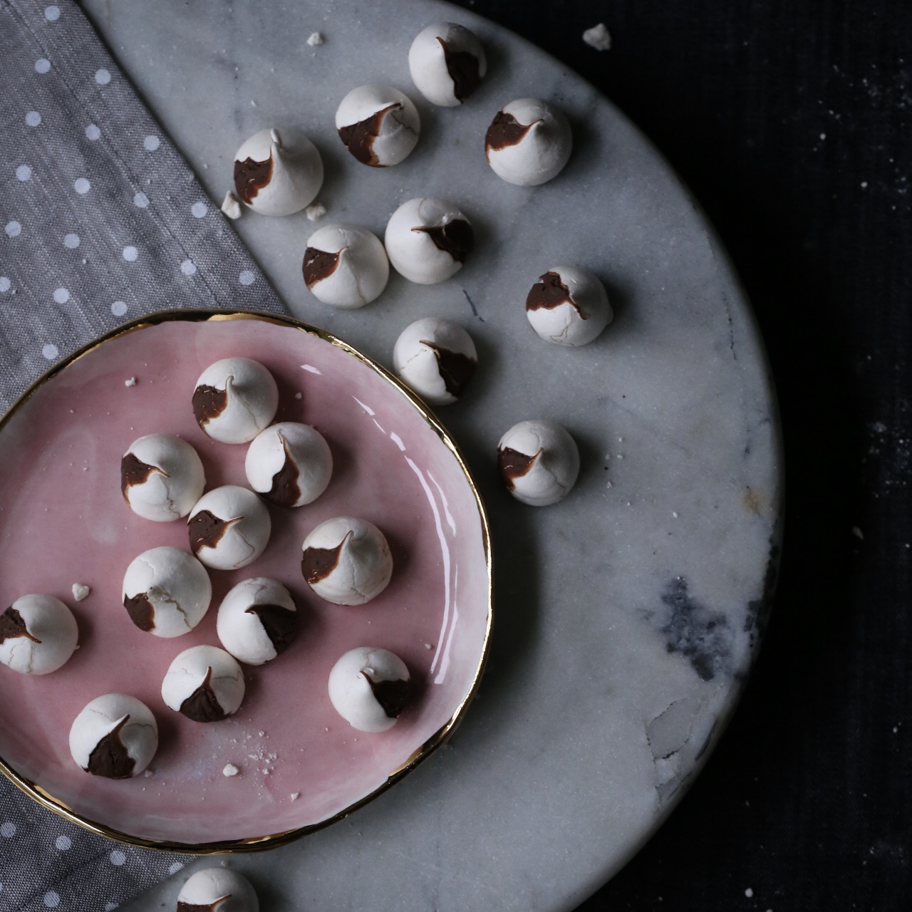 Chocolate Swirled Meringue Kisses - The Polka Dotter